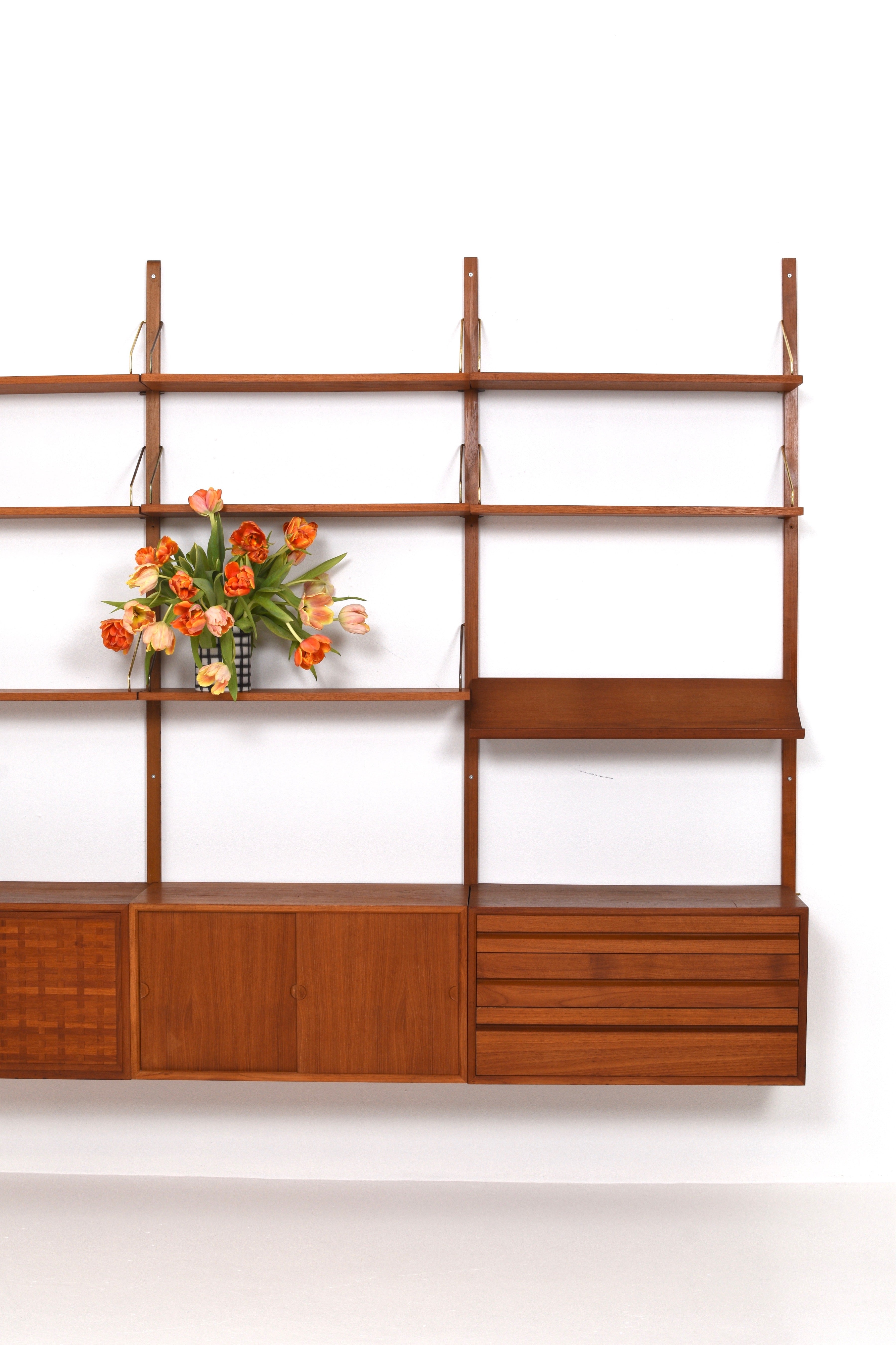 Hyllsystem "Royal System" av Poul Cadovius, 50tal – Gbg Deco